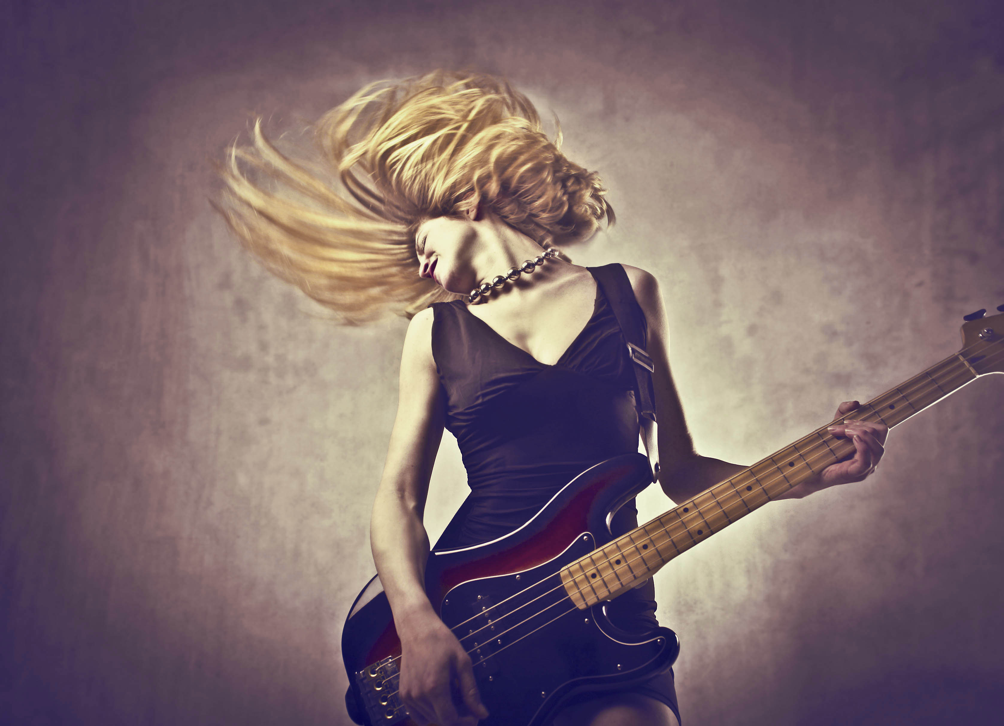 Lady Gaga hit on head by pole at Auckland concert – Newspeak ...